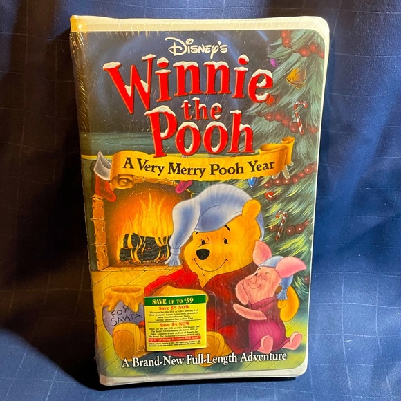 Disney | Media | Vtg Disneys Winnie The Pooh A Very Merry Pooh Year 202 ...